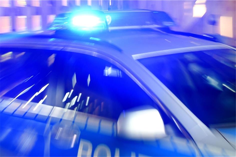 Tödlicher Auffahrunfall in Friedeburg: 79-Jähriger stirbt noch am Unfallort