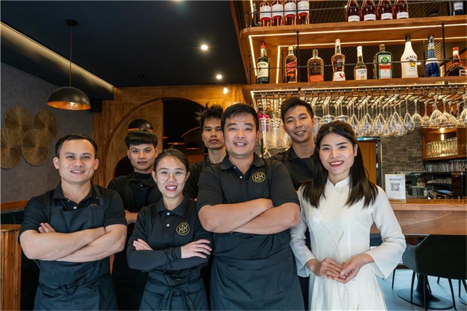 Neues modernes asiatisches Restaurant mit Bar eröffnet